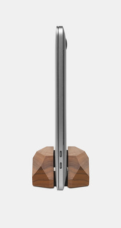Laptop Dock - Vertical laptop stand | Oakywood.shop