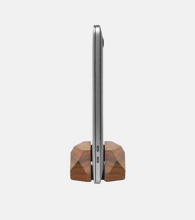 Laptop Dock - Vertical laptop stand | Oakywood.shop