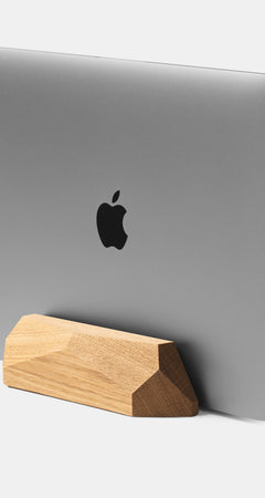 Laptop Dock - Vertical laptop stand | Oakywood.shop
