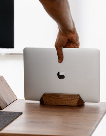 Laptop Dock - Vertical laptop stand | Oakywood.shop